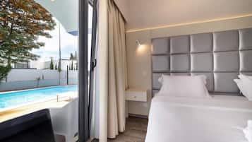 Quarto casal standard | Cofres nos quartos, Wi-Fi de cortesia