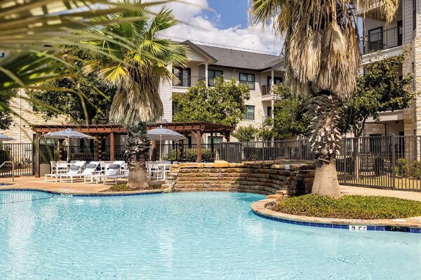 Landing Furnished Apartments - Far West Side - Valley Ranch - San Antonio