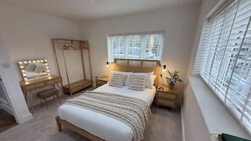 4 quartos, com decoração personalizada, com mobília individualizada