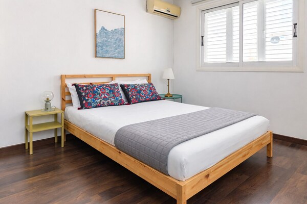 Cosy Bright Balcony Suite - Nicosia