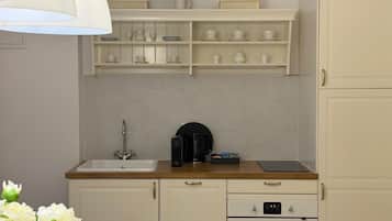 Apartamento luxo, 2 quartos | Cozinha americana privada | Geladeira, fogão, cooktop, lava-louças