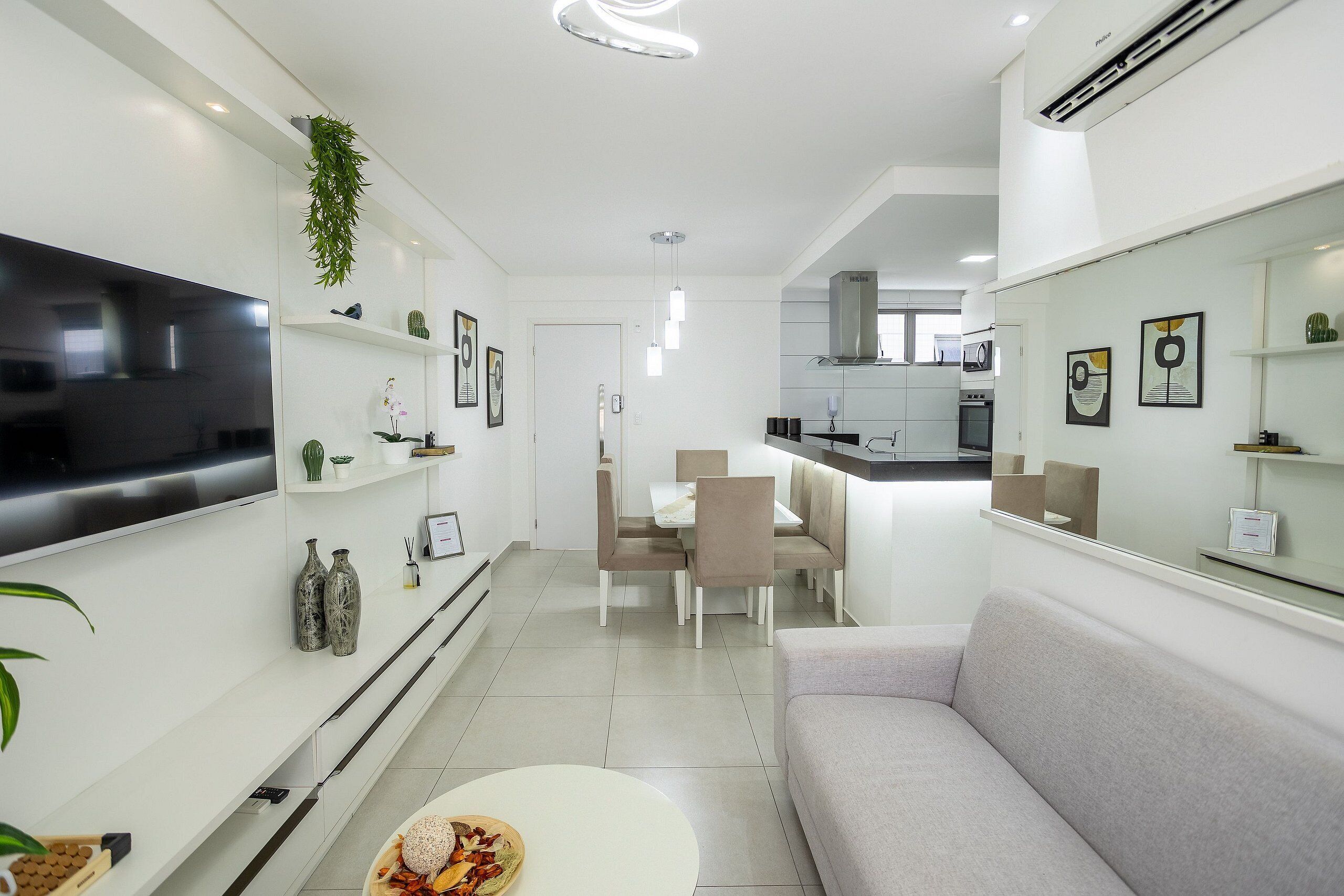 Apartamento Básico | Sala de estar | Televisor de 40 polegadas com canais digitais 