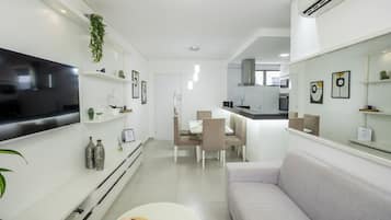Apartamento Básico | Sala de estar | Televisor de 40 polegadas com canais digitais