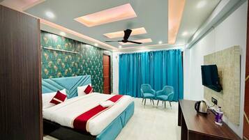 Quarto casal luxo | Escrivaninha, espaço de trabalho para notebook, Wi-Fi de cortesia