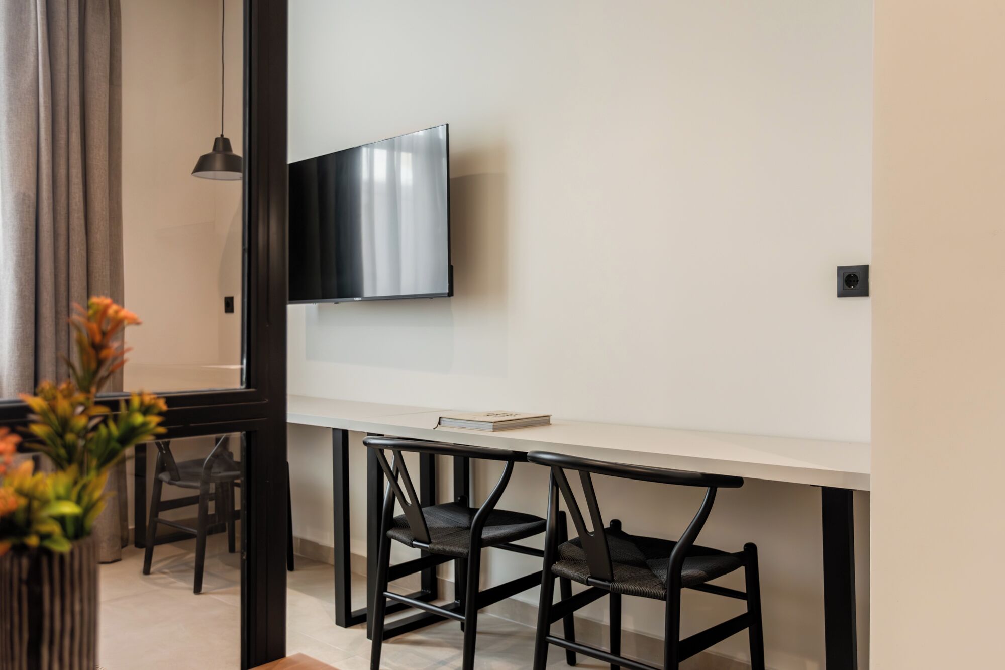 Emper Aura | Interior