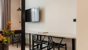 Emper Aura | Interior
