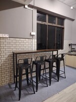 Quarto Duplo | Espaço de cozinha partilhado | Um micro-ondas 