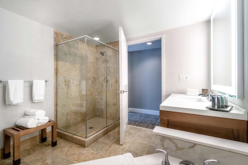 3 Chic Rooms W/ Modern Comforts By Bob Ross-worthy Lake For Couples Escapes - 칼