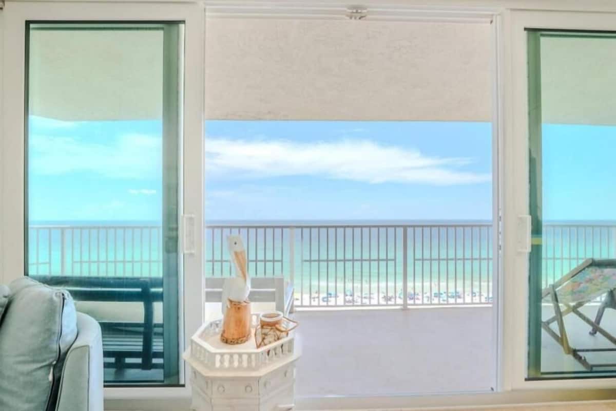 Apartamento de Luxo, varanda, vista para o oceano