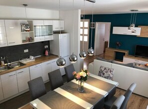 Casa (ThreeBedroom Holiday Home With Privat) | Cozinha privada | Geladeira