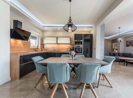 Apartamento (Two Bedroom Apartment with Terrace 4) | Sala de jantar