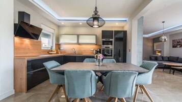 Apartamento (Superior Two Bedroom Apartment with T) | Sala de jantar