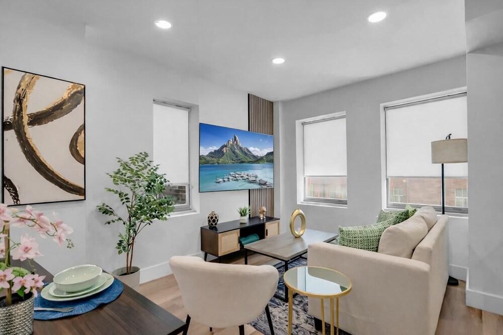 Cozy 1BR: Near BOK Center, Cox Convention Center Reviews, Deals ...