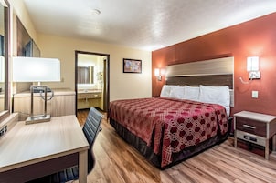 Quarto Individual, 1 cama king-size, não fumadores | Secretária, secretária adequada para computadores portáteis 