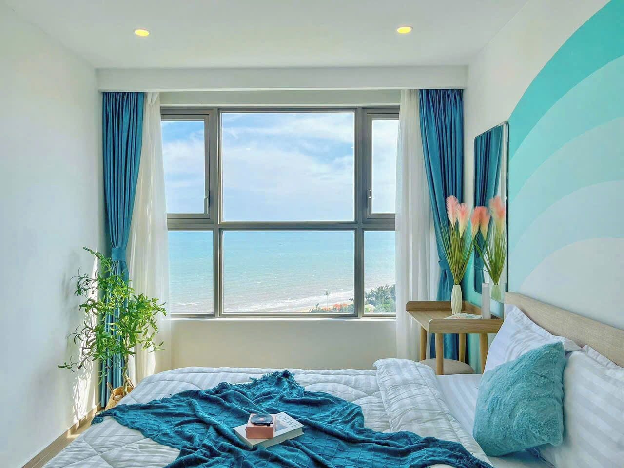 Apartamento Familiar, 3 quartos, vista para a praia | Secretária, secretária adequada para computadores portáteis 