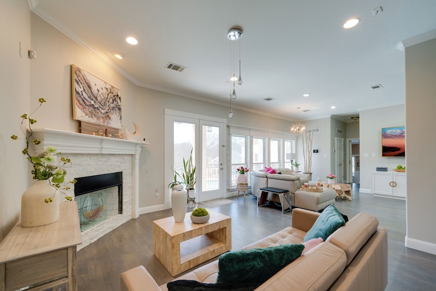 Near Joe Pool Lake! Luxe Getaway W/ Shared Pool - Cedar Hill, TX