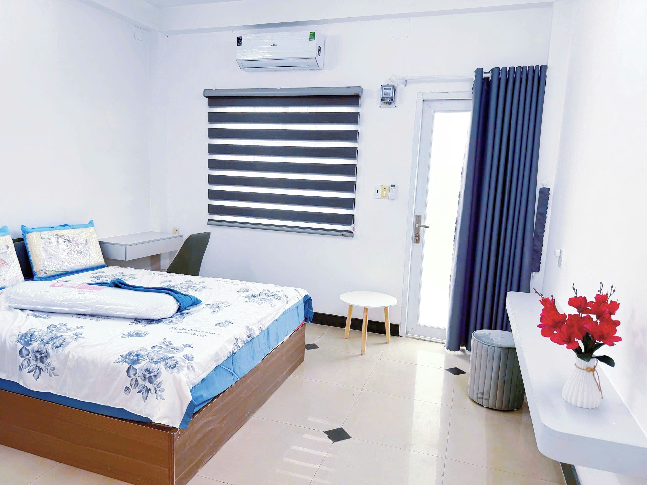 Apartamento standard, 1 cama Queen | Roupas de cama premium, escrivaninha, espaço de trabalho para notebook