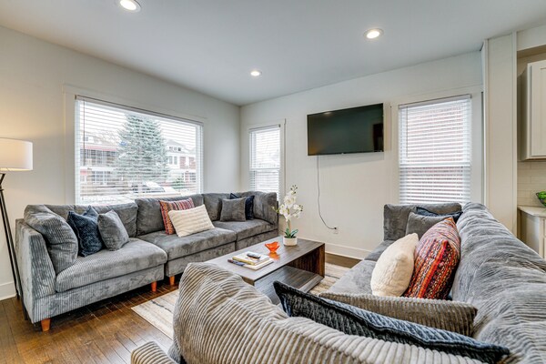 Spacious & Updated Group Getaway In Detroit! - Warren, MI