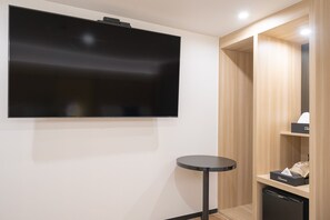 Quarto Twin, 2 camas queen-size, não fumadores, Vista para a cidade | Wi-fi grátis 