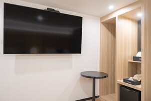 Quarto Twin, 2 camas queen-size, não fumadores, Vista para a cidade | Wi-fi grátis 