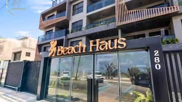 Quarto triplo | Detalhe da fachada