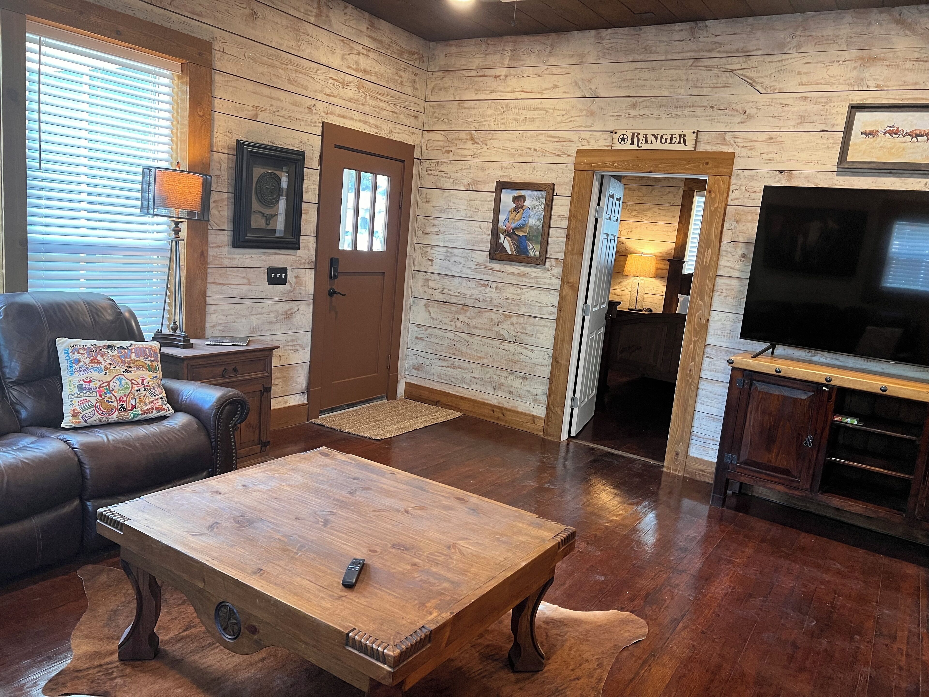 Rustic 4 Bdrm In Historic Area Of Fort Worth Near Arlington Stadium - 알링턴