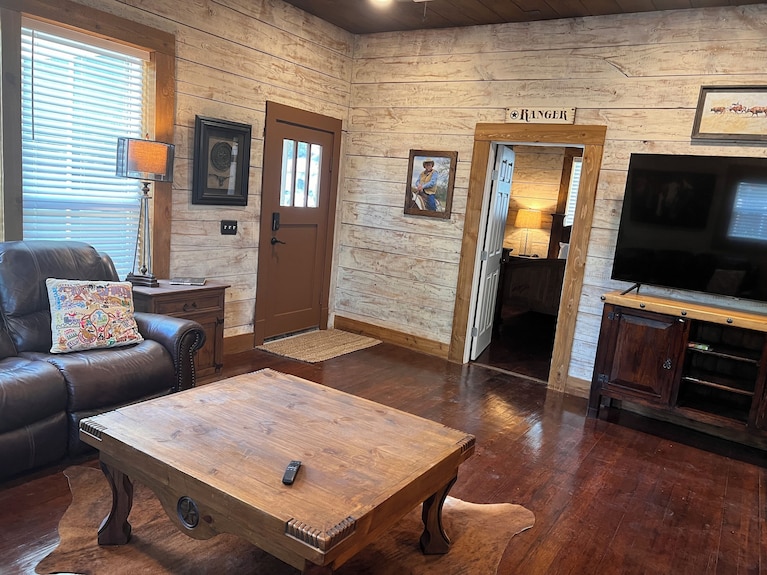 Rustic 4 Bdrm In Historic Area Of Fort Worth Near Arlington Stadium - 알링턴