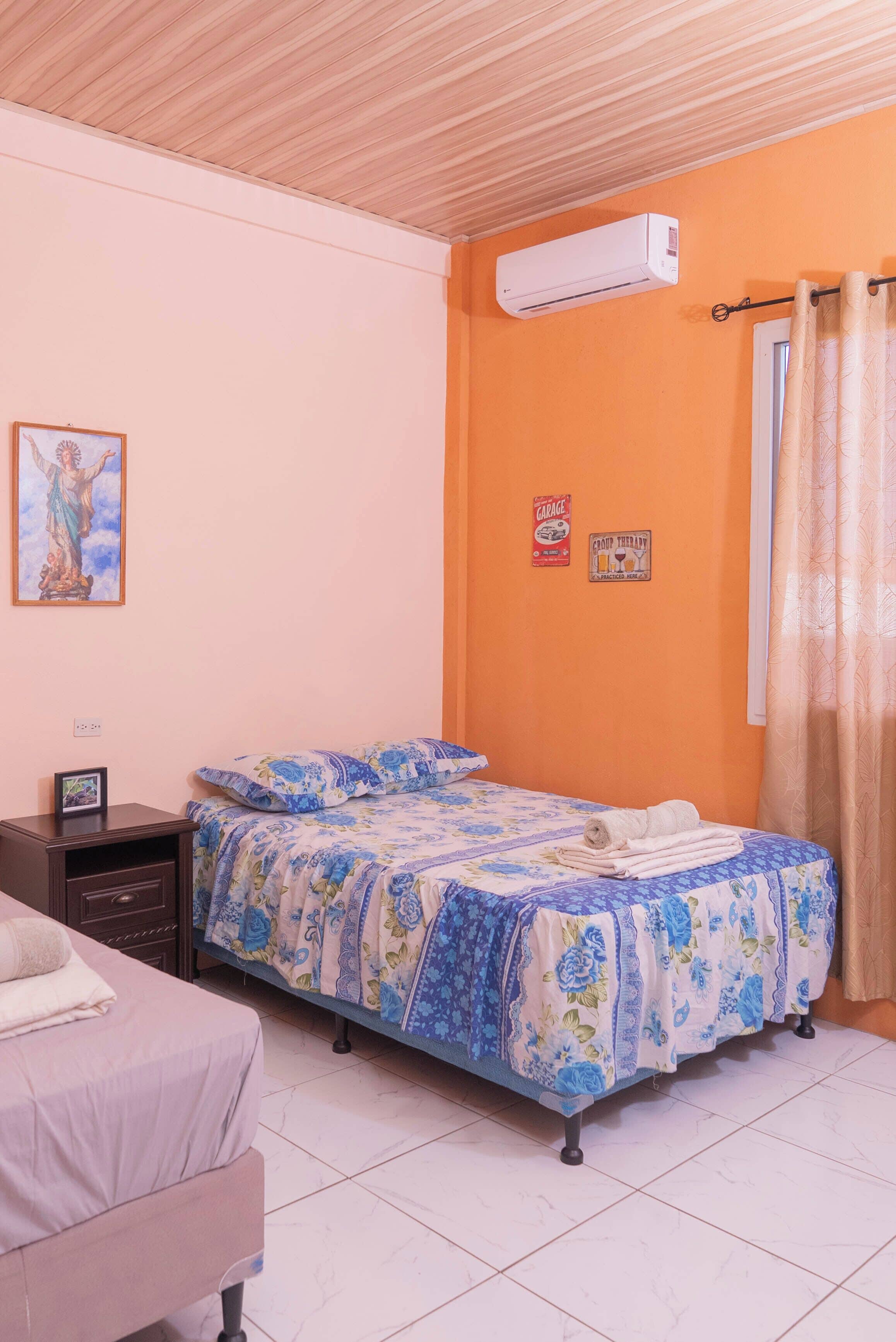 Quarto duplo | Escrivaninha, Wi-Fi de cortesia