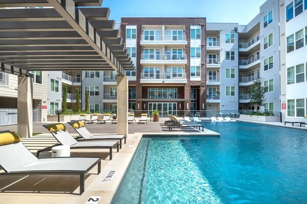 Landing Apartments Fort Worth Near Cultural District - Lake Worth, TX