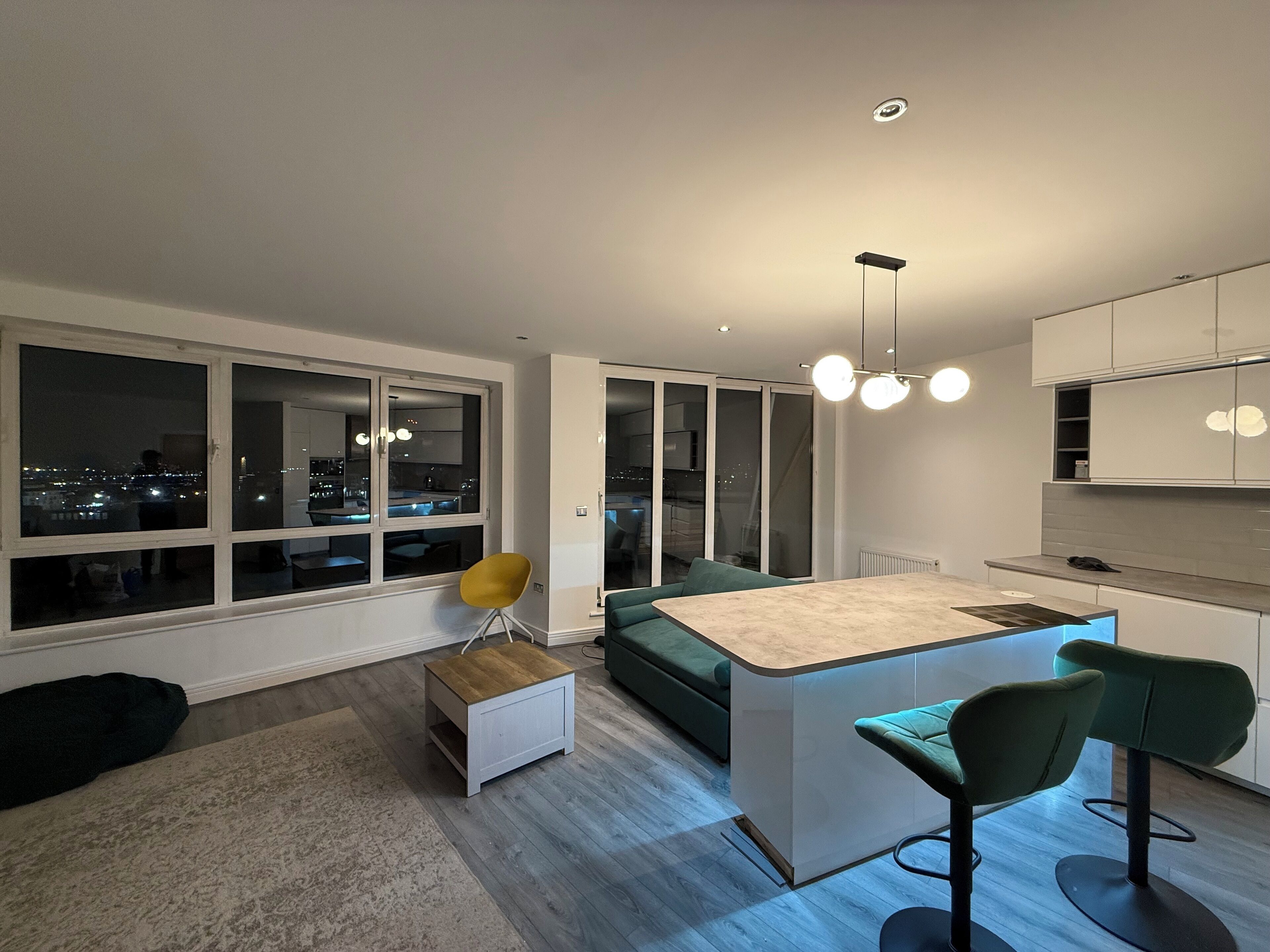 Two Bedroom Spacious Riverside Apartment W/gym, Walking Distance To Excel & Lcy - 伊爾福德