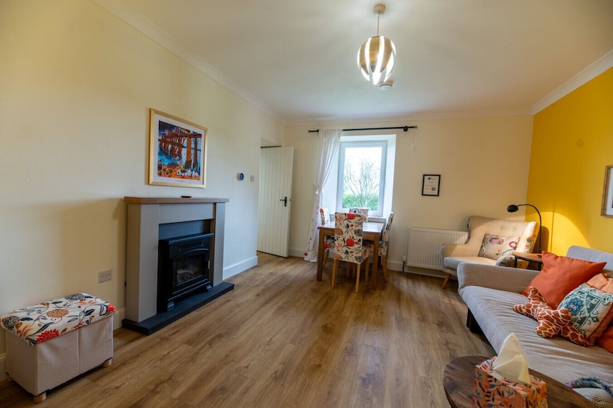 2 Bedroom Countryside Cottage Located Near Aberdour - Fife