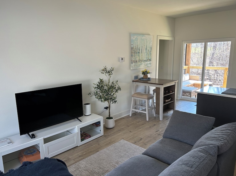 Bright Modern Retreat By Oz Trails - Bentonville, AR