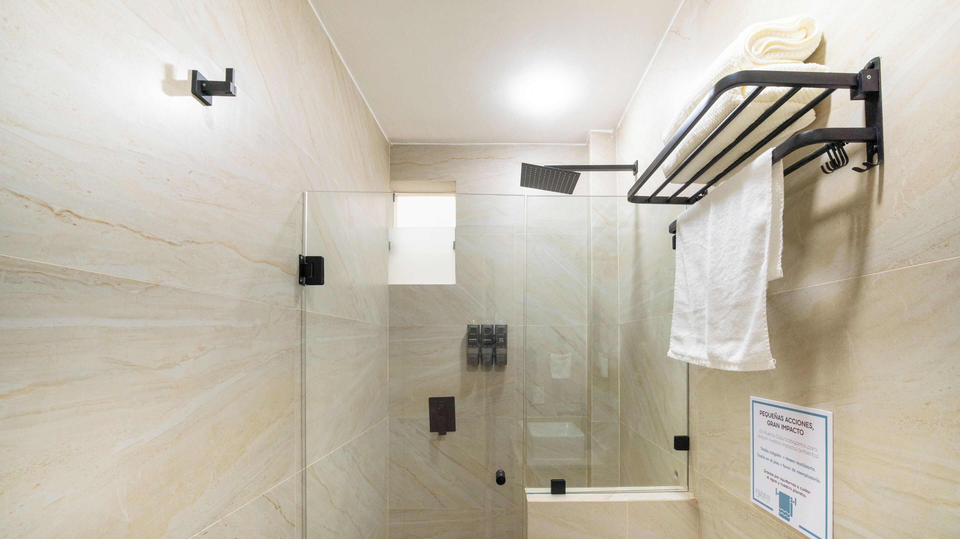 Quarto Comfort, pátio, vista para o pátio | Minibar, cofre no quarto, secretária 