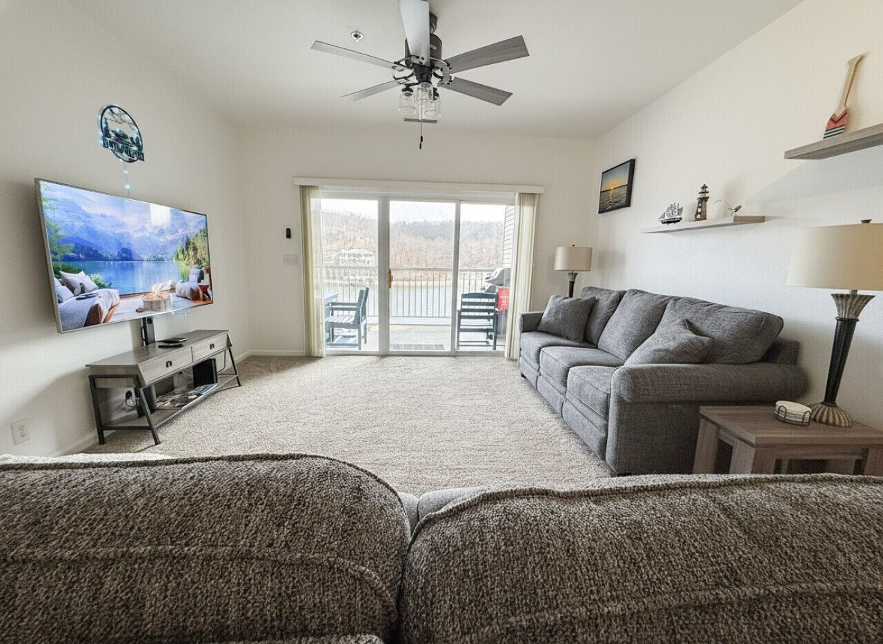 Sunset Vibes Retreat  Lakefront 2br Condo W/ Pool, Pet Friendly, Near Ozarks Amphitheater - Camdenton, MO