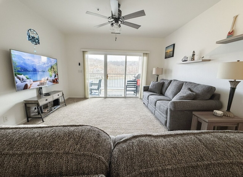 Sunset Vibes Retreat Lakefront 2br Condo W/ Pool, Pet Friendly, Near Ozarks Amphitheater - Camdenton, MO