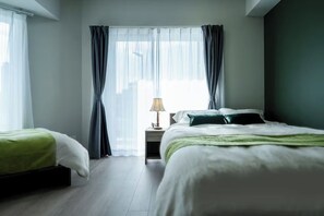 Secretária, secretária adequada para computadores portáteis 