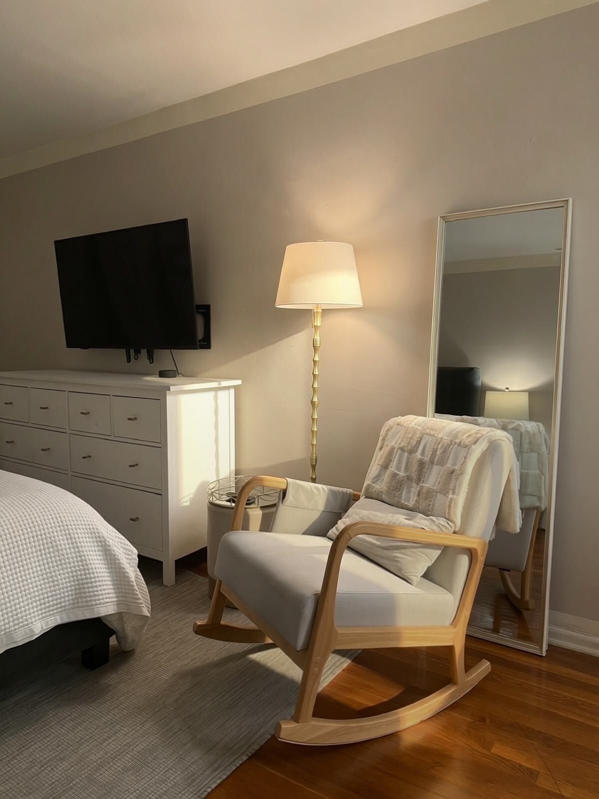 Spacious King Size Room - New Rochelle, NY