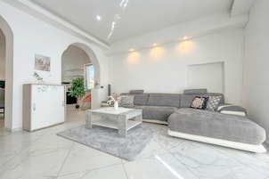 Apartamento Familiar, 1 quarto, lareira, junto à montanha (Cianta - Apartment with Terrace and) | Sala de estar