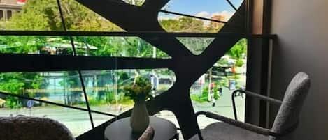 Quarto Duplo ou Twin Deluxe, varanda, Vista para a cidade | Interior