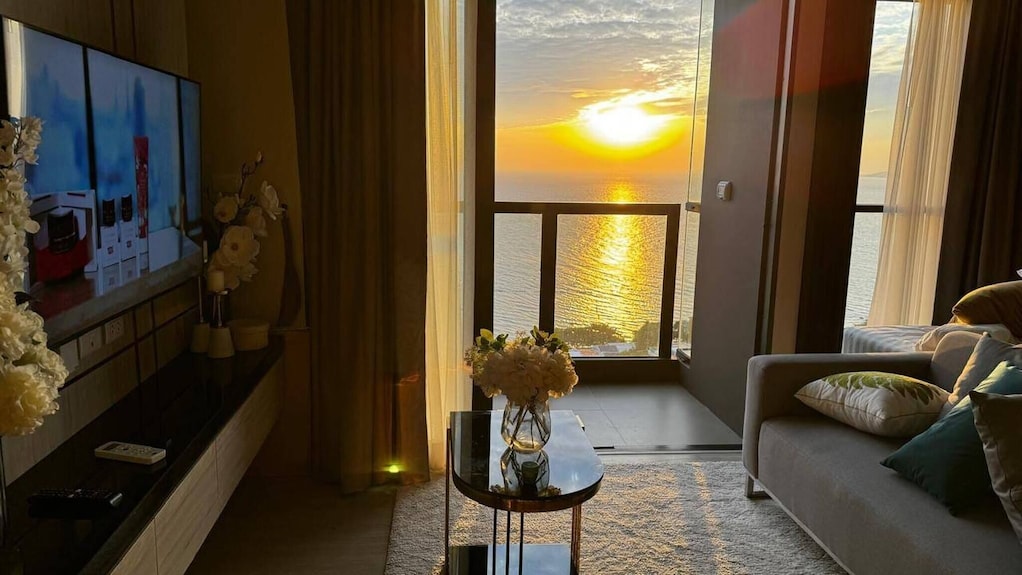 Sea View Luxury Stay - Close To Beautiful Beach - Pattaya City