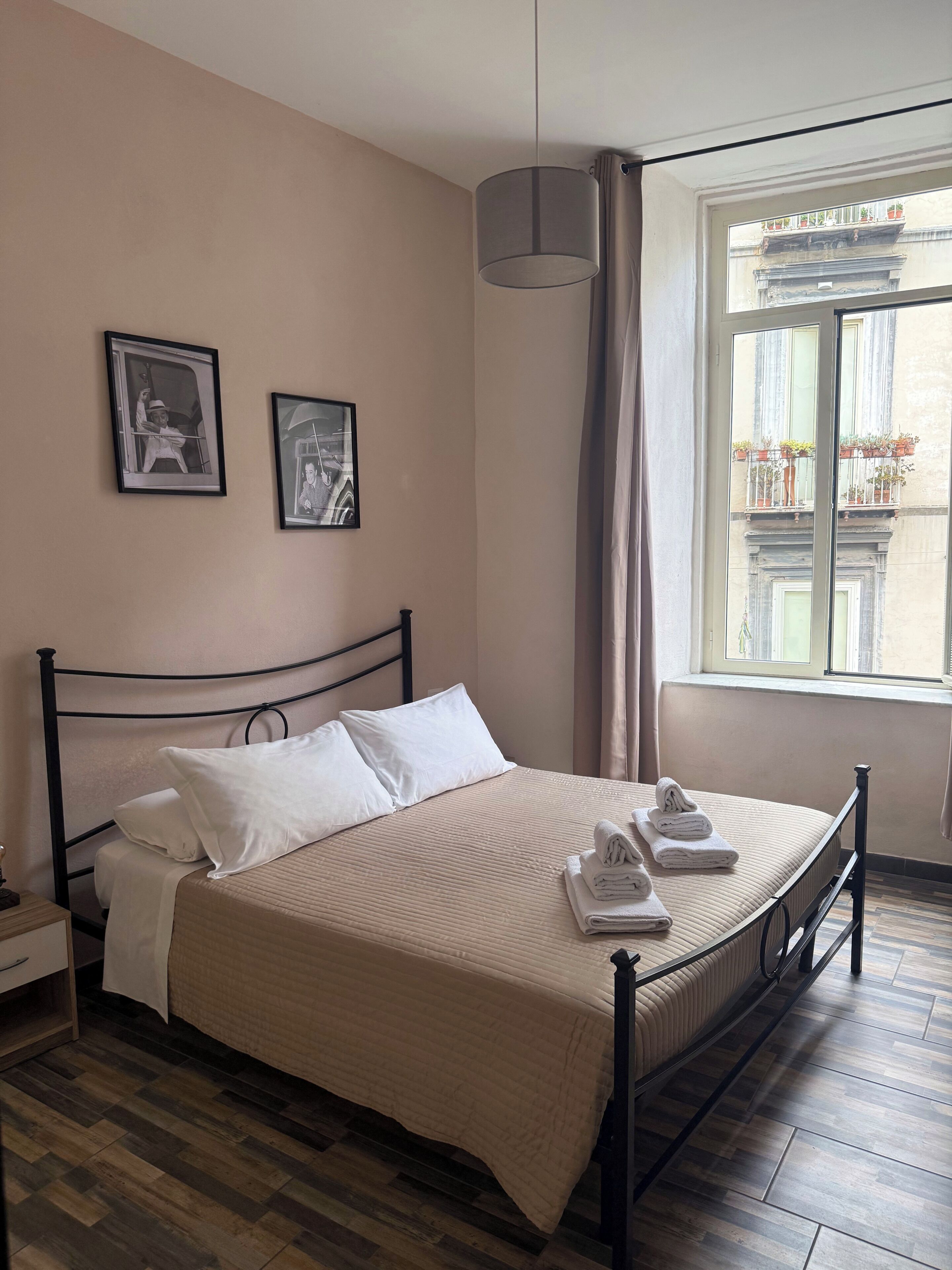 Quarto Clássico, Vista para a cidade | Wi-fi grátis, roupa de cama fornecida 