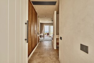 Essence Private Pool Suite | Roupas de cama premium, frigobar, cofres nos quartos, berços grátis