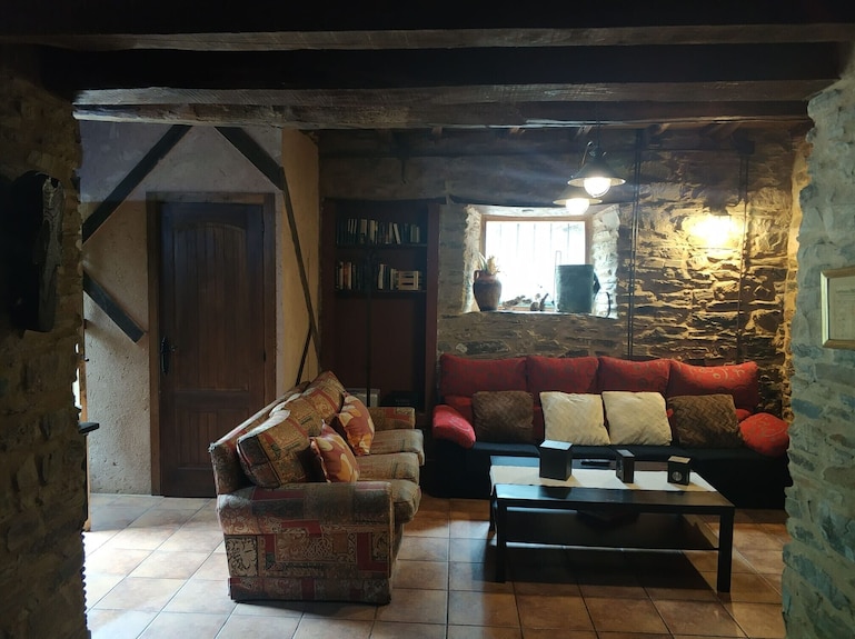 Casa Rural 'Ribera Del Cantero' Con Vistas A La Montaña, Piscina Privada Y Wi-fi - Ponferrada