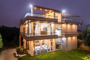 Villa de Luxo, varanda, vista para o jardim | Exterior