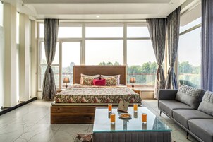 Villa de Luxo, varanda, vista para o jardim | Ferro/tábua de engomar, Wi-fi grátis 