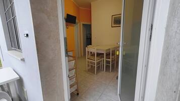 Apartamento, 2 quartos, vista para o jardim | Refeições ao ar livre