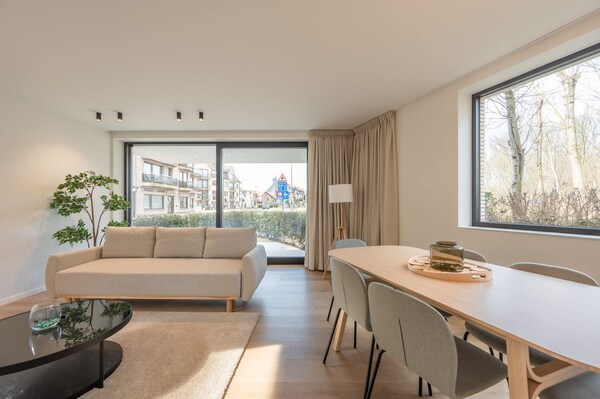 Mistral Modern Appartement In Knokke-heist Met 2 Slaapkamers En Terras - Brugge