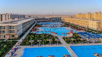 12 piscinas exteriores