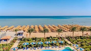 15 piscinas exteriores, da(s) 8:00 à(s) 17:00, guarda-sóis 