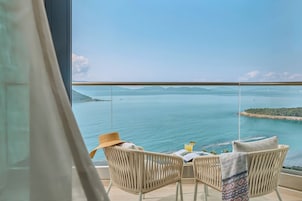 Premium Ocean View | Roupa de alta qualidade, edredões de penas, camas de colchão pillowtop